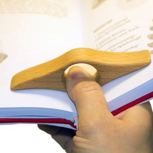 Buch-Seitenhalter aus Holz - Made in Berlin - Thumb Thing Wood ...