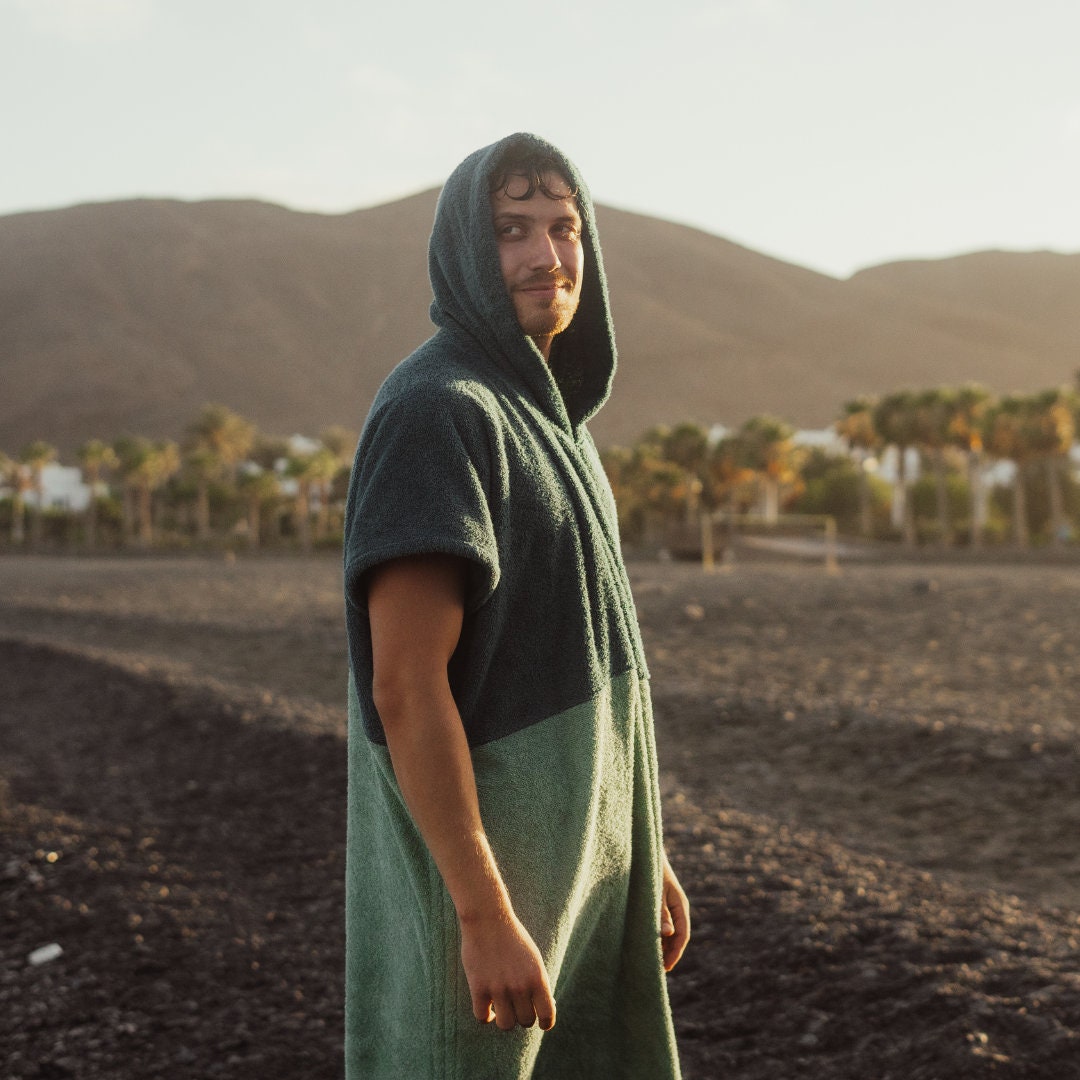 Sauna Poncho Surfer Poncho Bathrobe Made of Terry Cloth Surf Hoodie ...