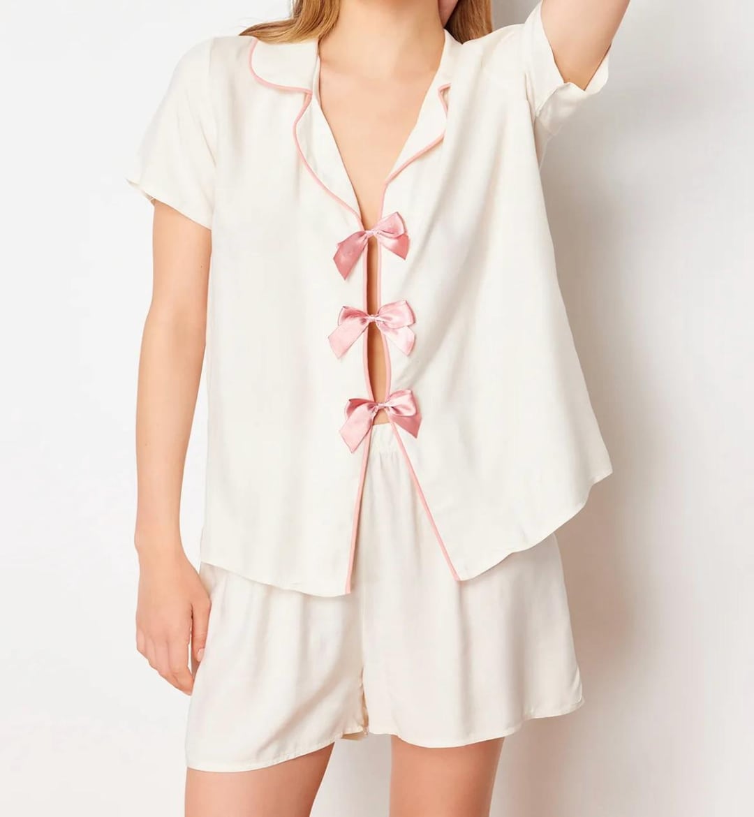 White Pajama Set With Pink Bow,chic White Pajamas Featuring a Pink Bow ...