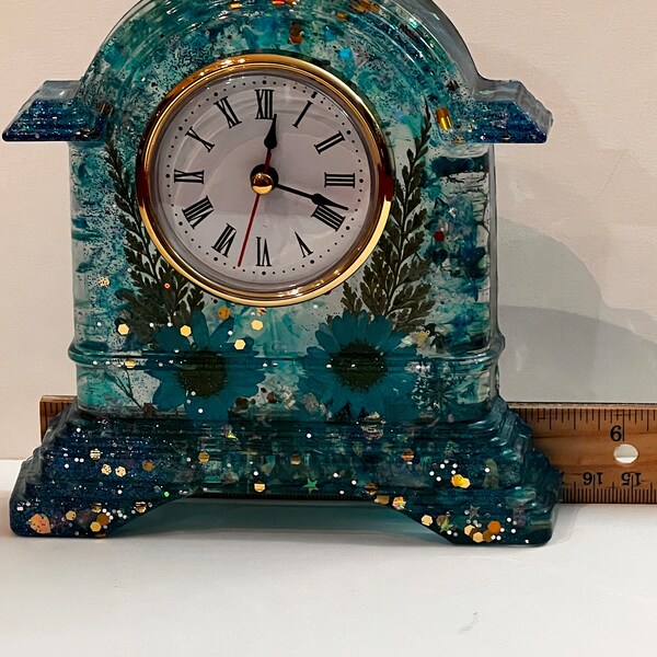 Resin Flower Table Clock - Etsy
