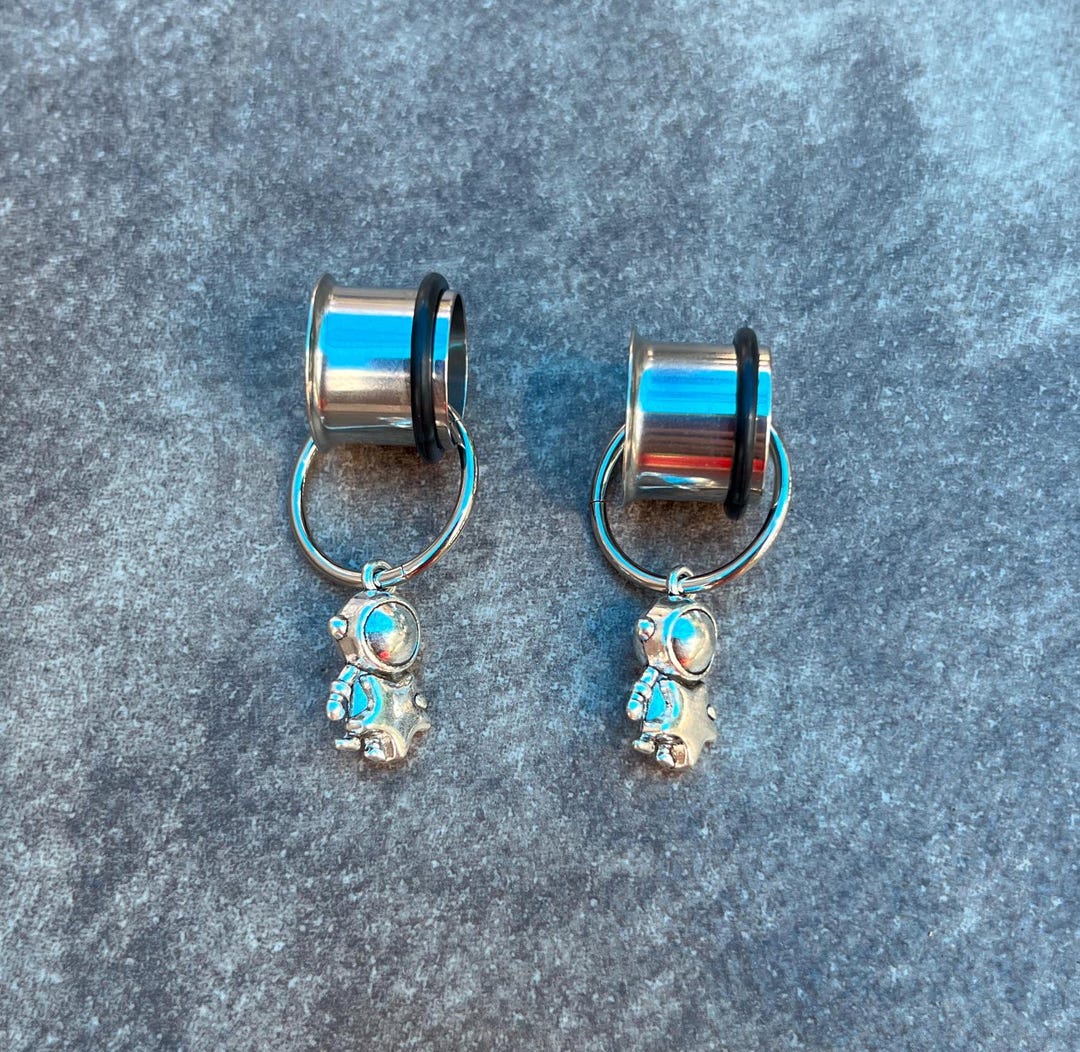 Astronaut Space Alien Star Plug Hoop Gauges Tunnels Earrings Dangle 4g ...