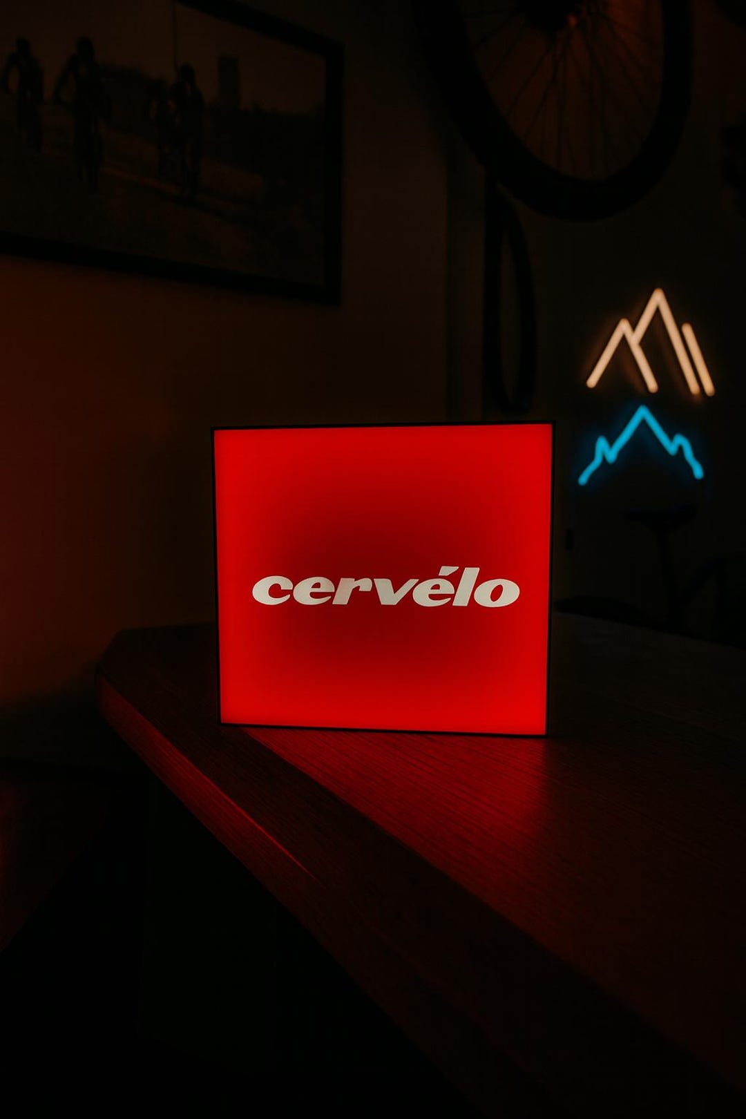 Cervélo Cycling Logo Light Box – 3D Printed USB LED Sign, Handmade - Etsy