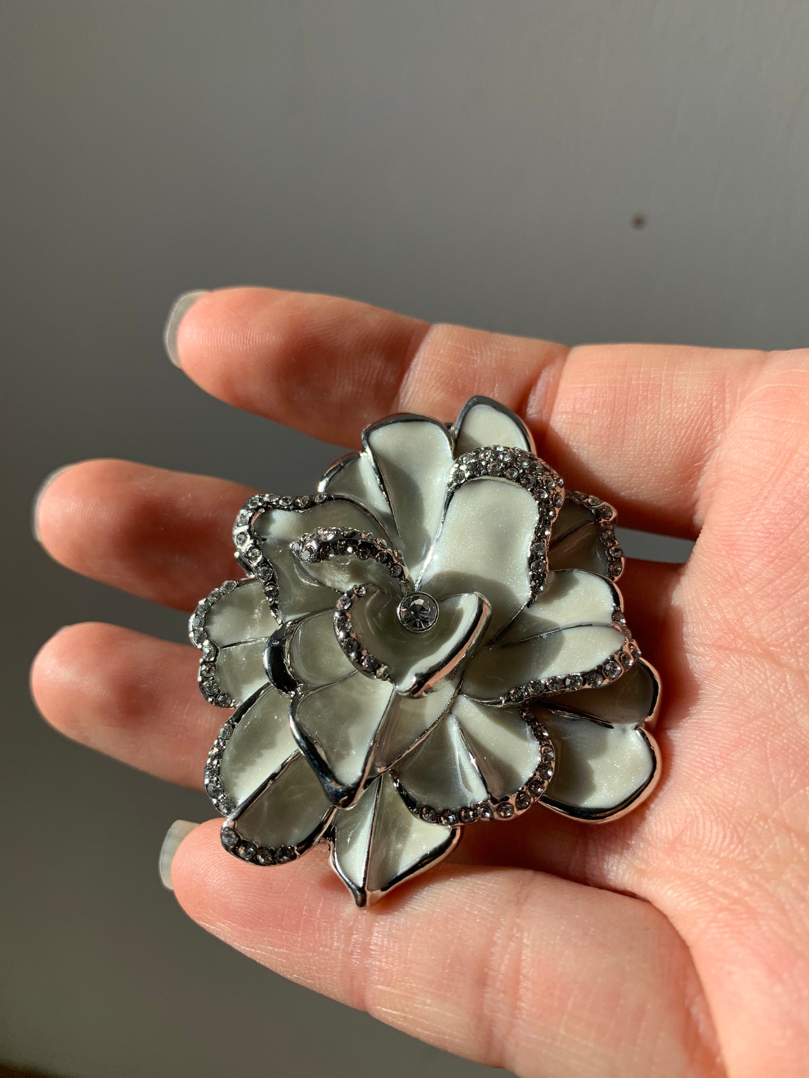 Fragrant Mountain Tea Flower Chest Pin Women High-end Luxury Flower ...