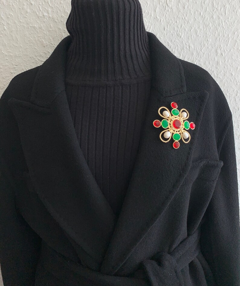 Chest Pin Women Trendy Pearl Chest Flower Different Needle Clothes ...