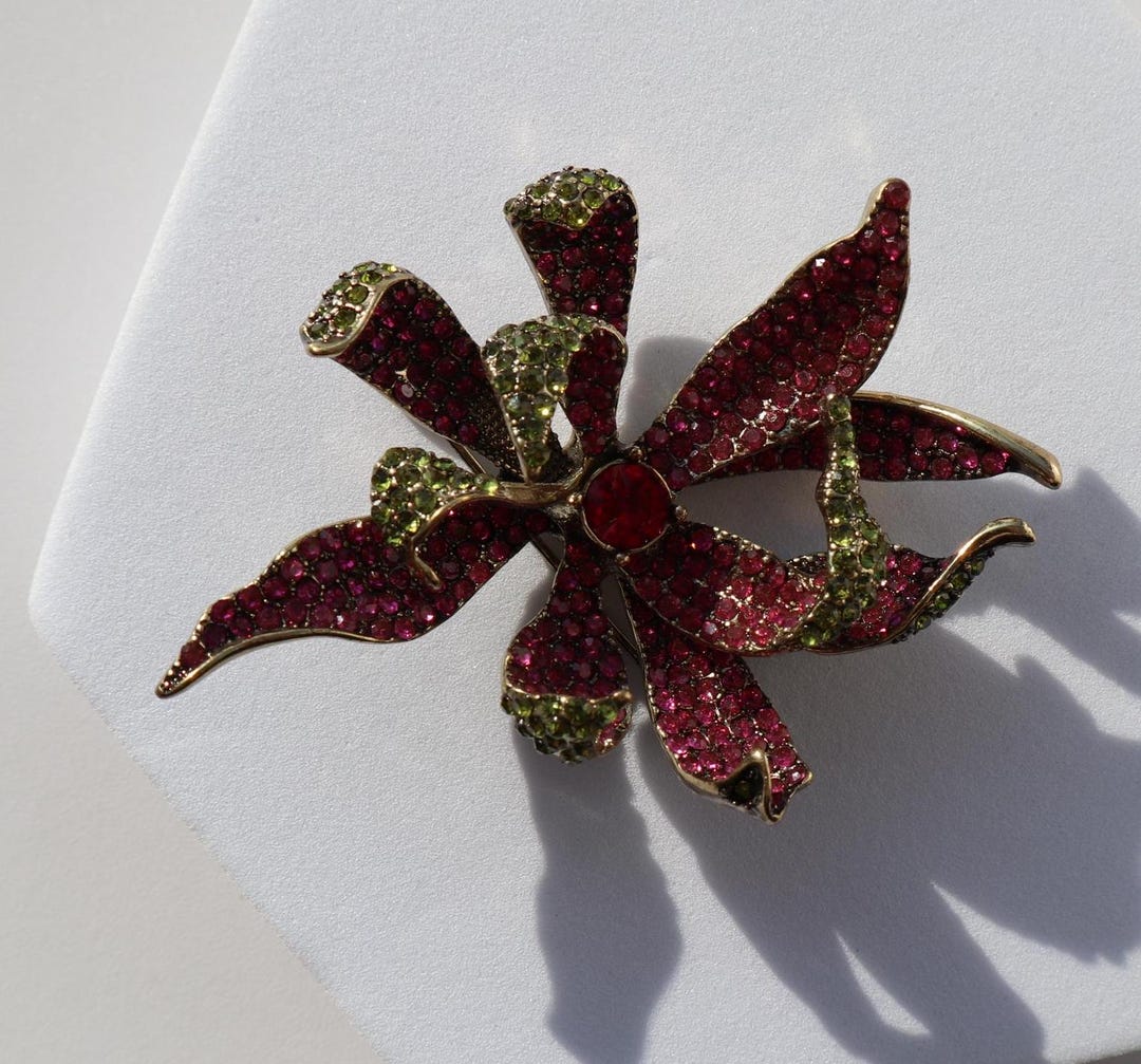 Vintage Style Flower Red Colour Shiny Brooch Pin Rhinestone Unisex ...