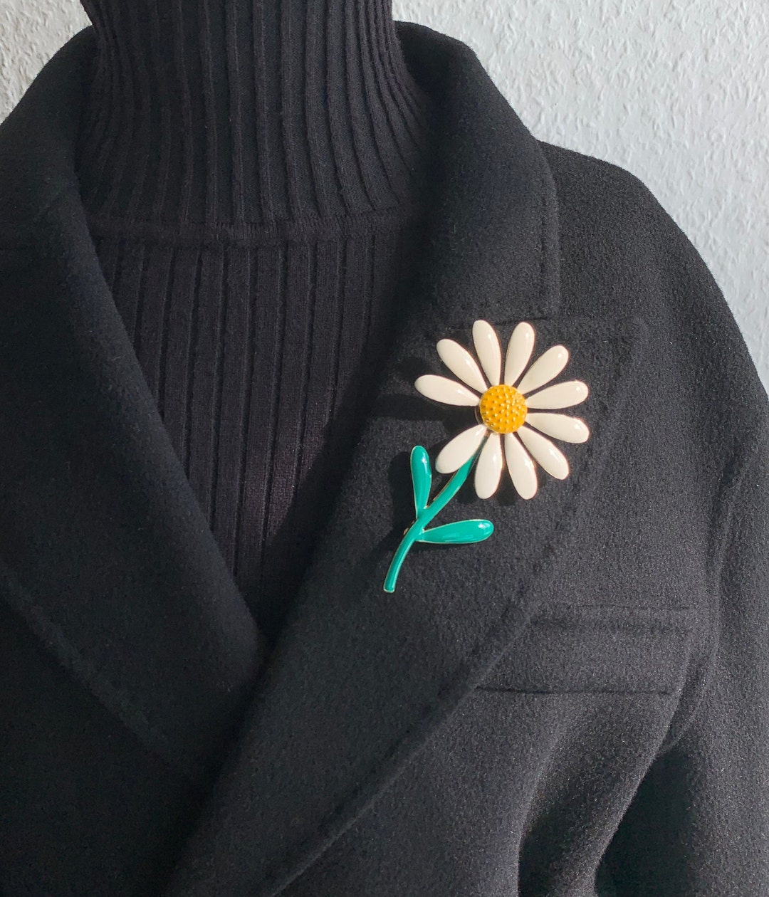 Daisy, White Chrysanthemum Flower Pin Brooches Pins Brooch Pin Badges ...