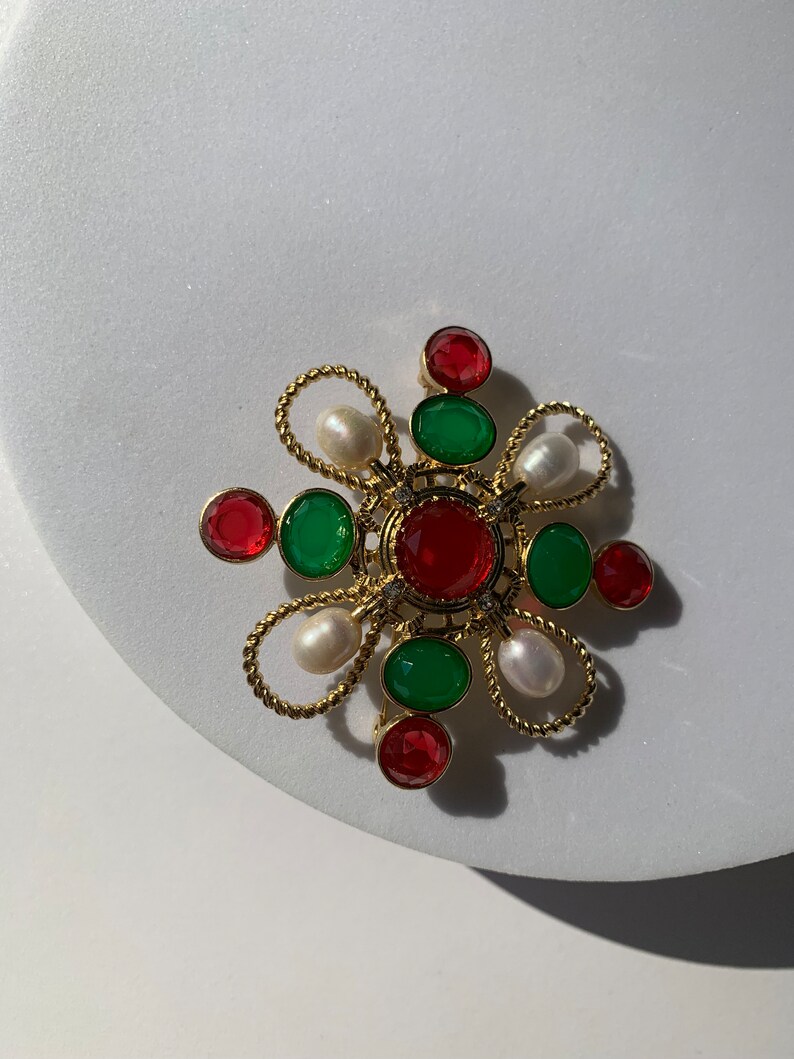 Chest Pin Women Trendy Pearl Chest Flower Different Needle Clothes ...