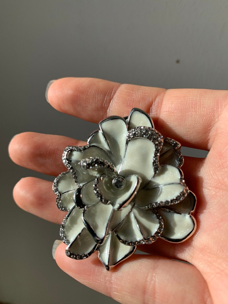 Fragrant Mountain Tea Flower Chest Pin Women High-end Luxury Flower ...