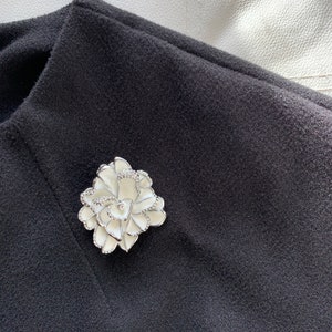 Fragrant Mountain Tea Flower Chest Pin Women High-end Luxury Flower ...