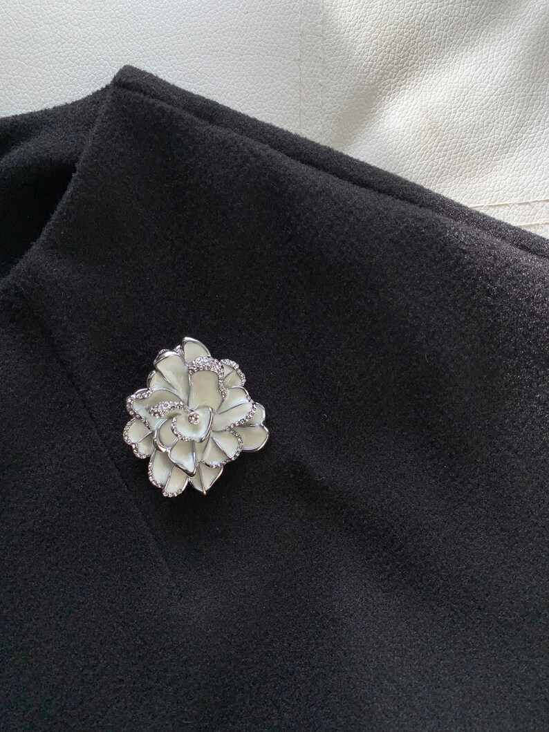 Fragrant Mountain Tea Flower Chest Pin Women High-end Luxury Flower ...