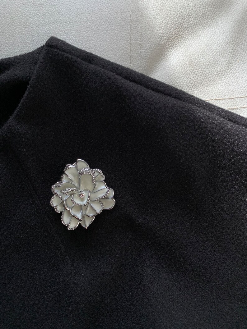 Fragrant Mountain Tea Flower Chest Pin Women High-end Luxury Flower ...