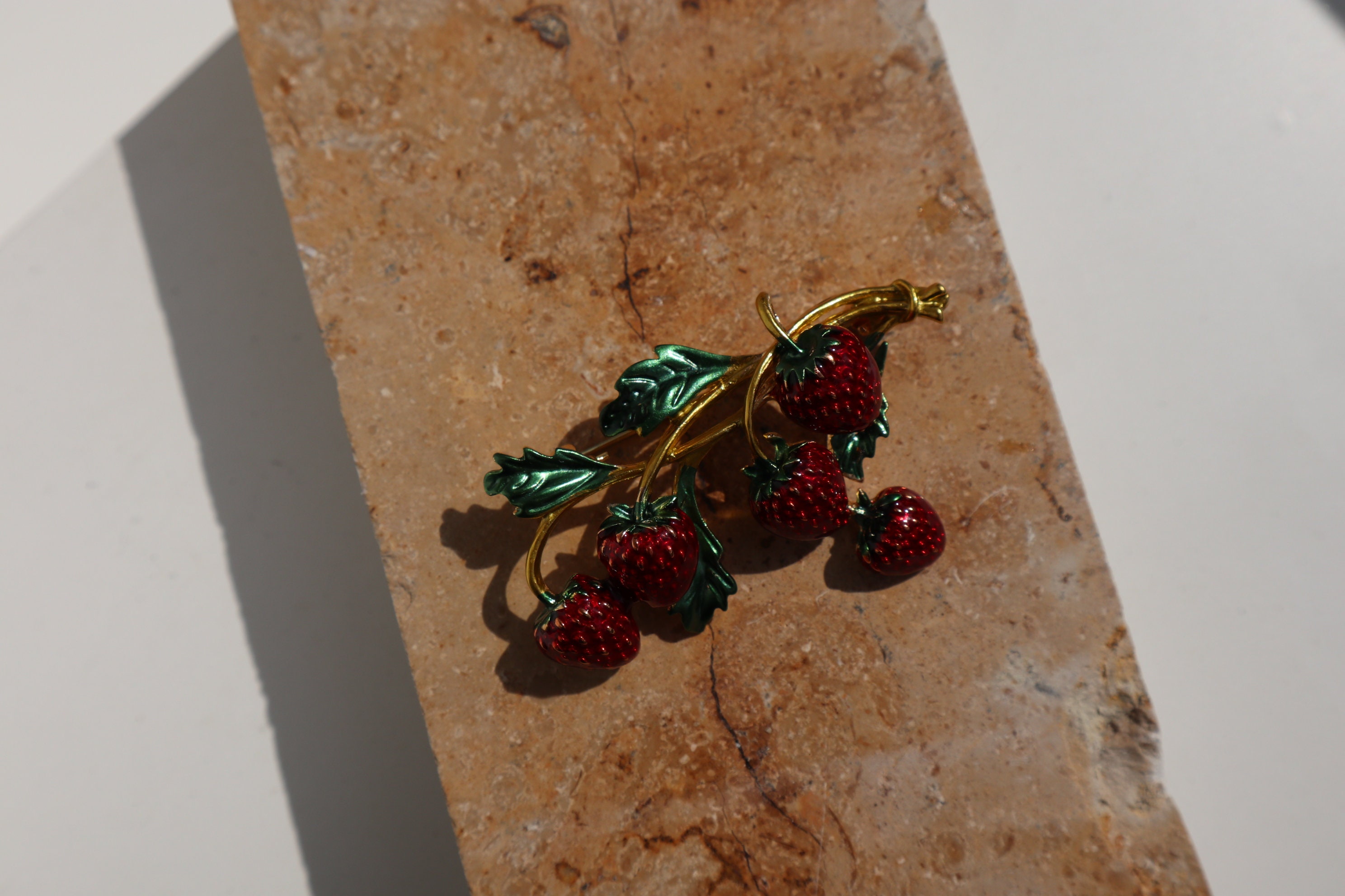 Vintage Plant Strawberry Brooch Creative Fruit Clothing Brooch ...