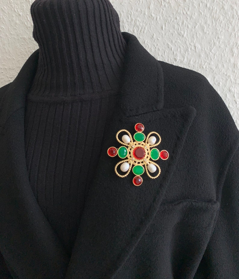 Chest Pin Women Trendy Pearl Chest Flower Different Needle Clothes ...