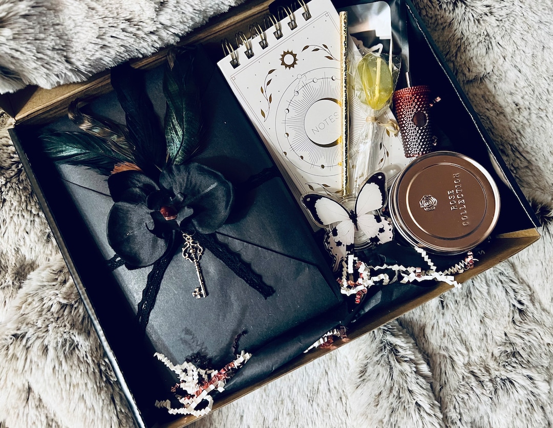 Blind Date With a Book Gift Box – Curated Reader Surprise - Etsy