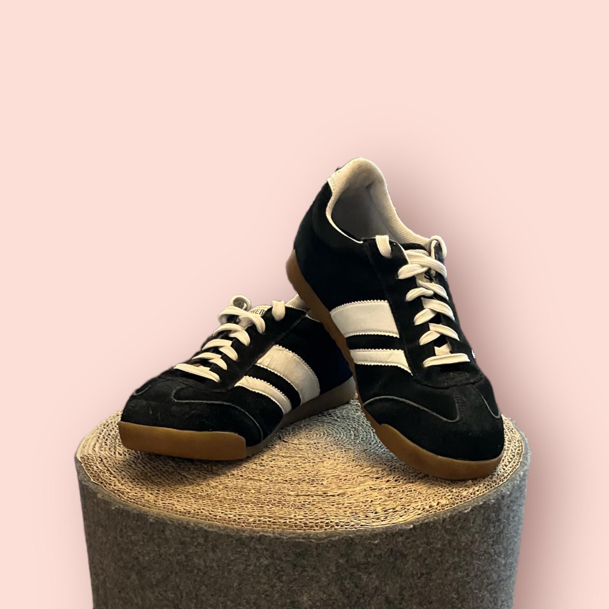 Archive SKECHERS Y2K Vintage Classic Unisex Black and White Archive SKECHERS Y2K Vintage Classic Unisex Black and White