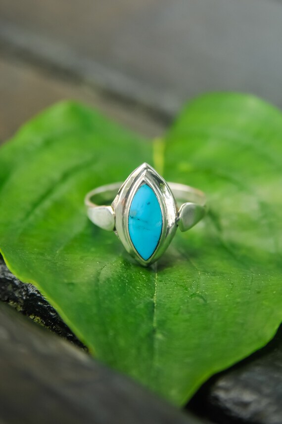 Vintage Sterling Silver Turquoise Flower Necklace - Gem Vintage Sterling Silver Turquoise Flower Necklace - Gem