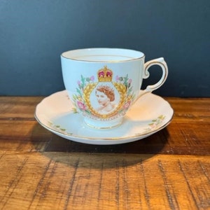 Queen Elizabeth II Coronation Commemorative Teacup & Saucer - Etsy