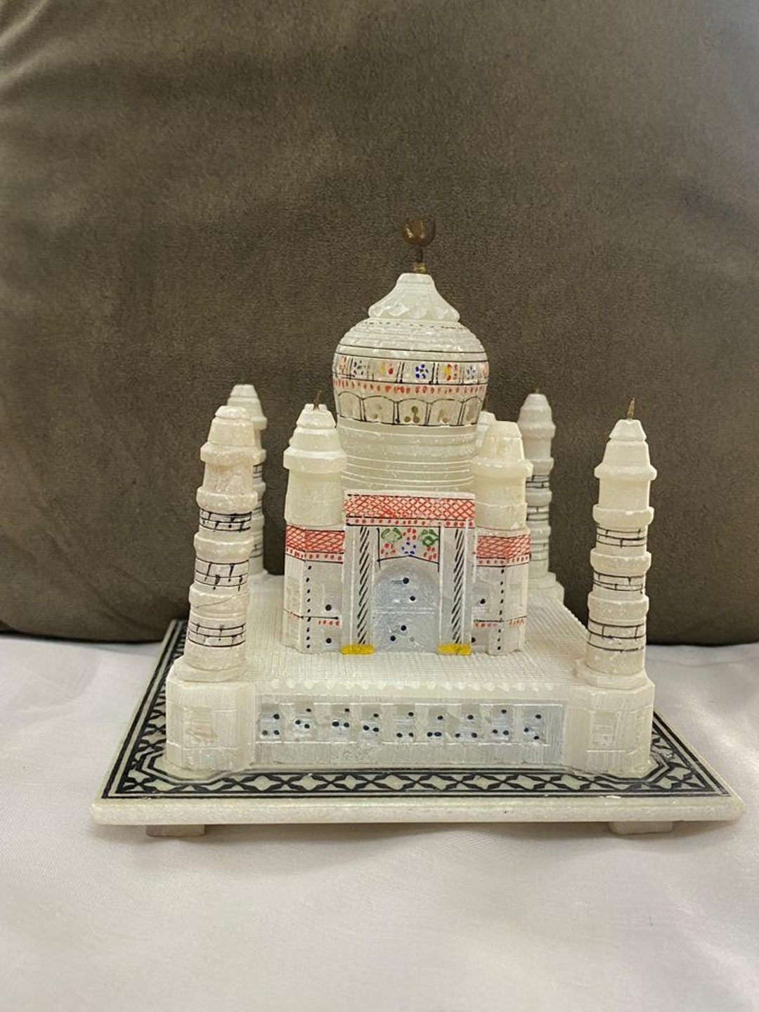 Taj Mahal Miniature Art: Exquisite White Marble Replica A Timeless ...