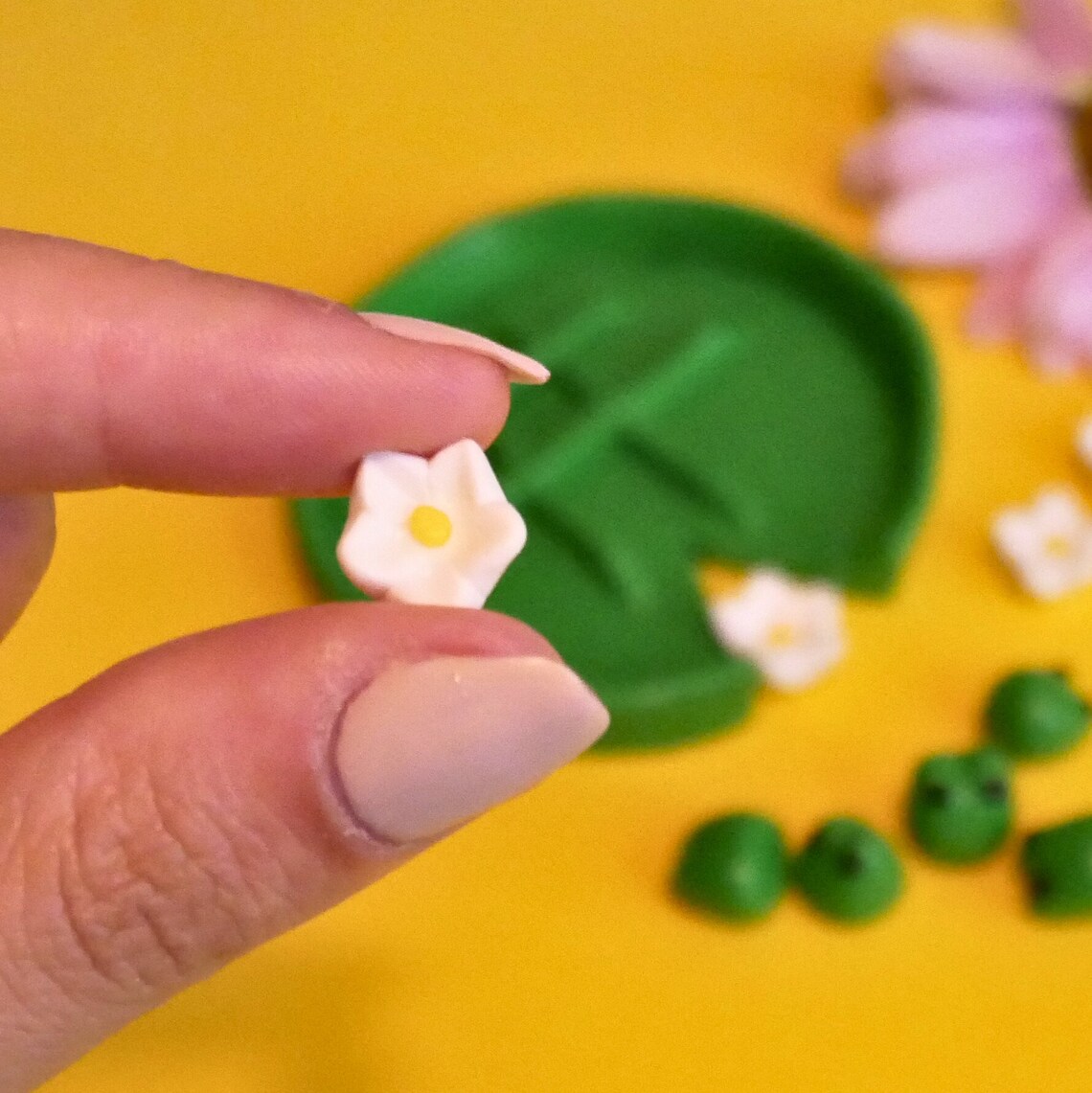 Pocket-sized Lotus Tic-tac-toe Game With Frog and Flower Pieces ...