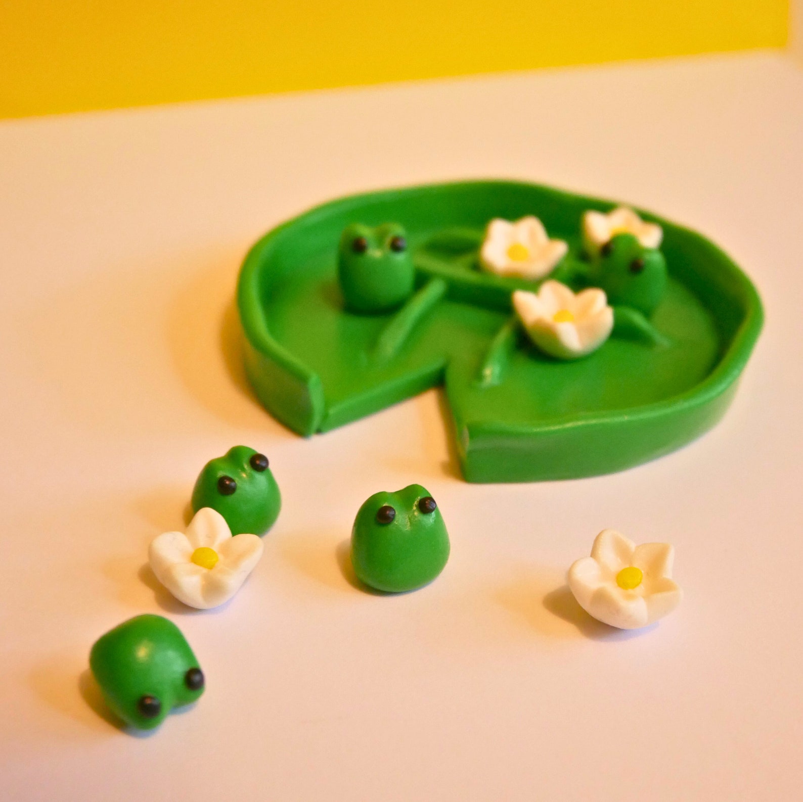 Pocket-sized Lotus Tic-tac-toe Game With Frog and Flower Pieces ...