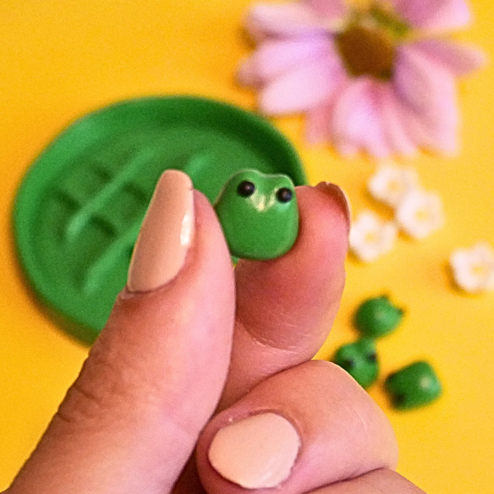 Pocket-sized Lotus Tic-tac-toe Game With Frog and Flower Pieces ...