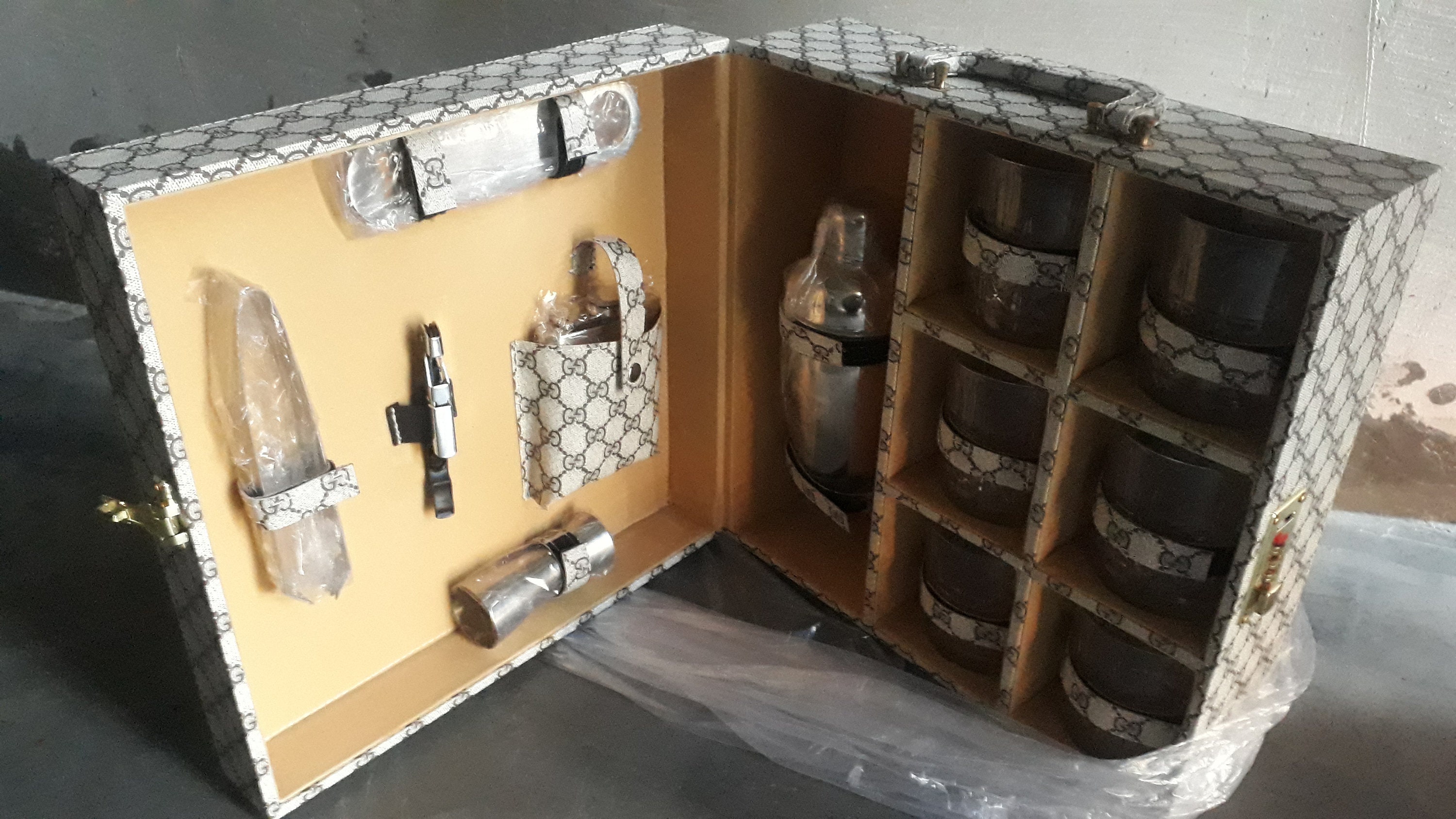 Elegant Bar Accessories Tool | Portable Leatherette Briefcase Bar Set ...