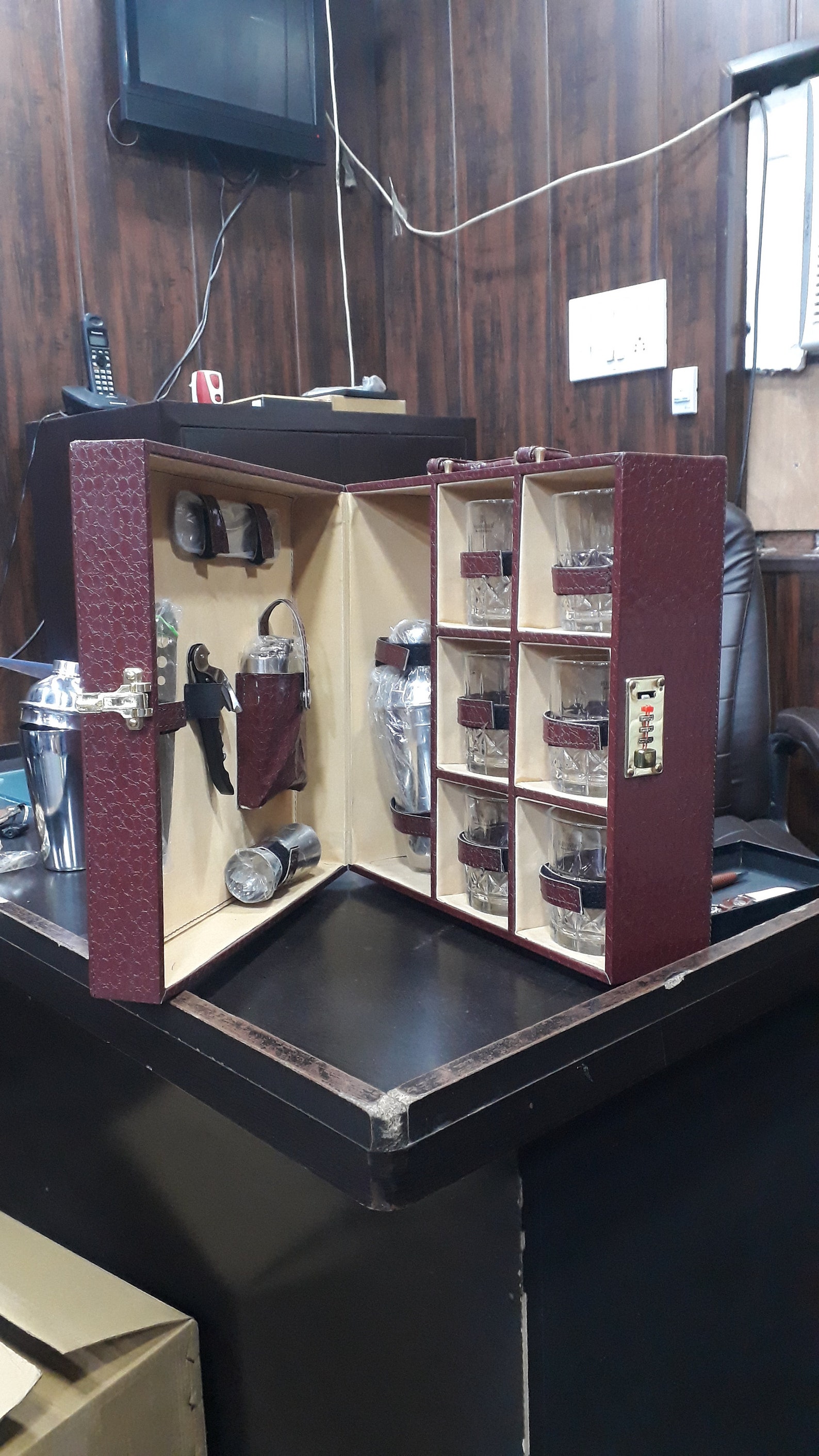 Croc Black Elegant Bar Accessories Tool | Portable Leatherette ...