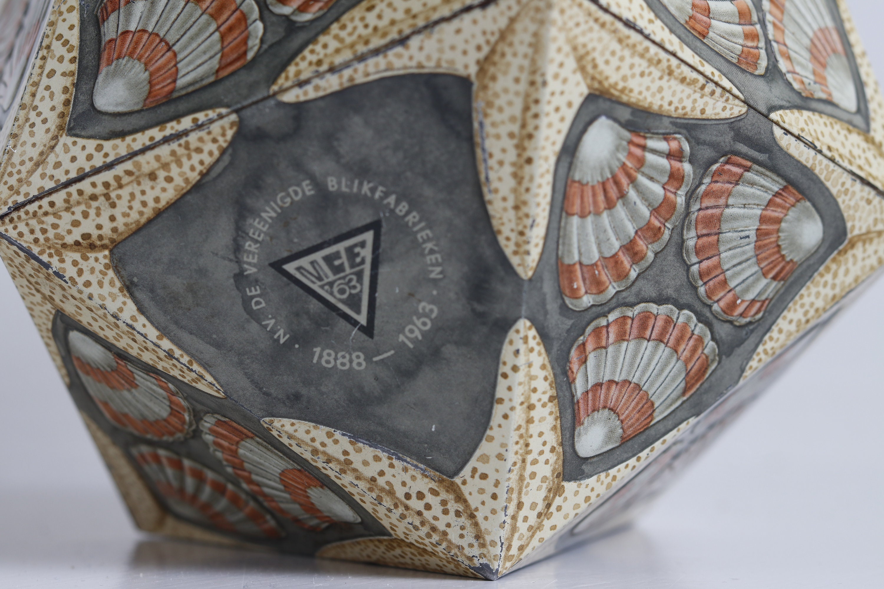 M.C. Escher Icosaeder Verblifa Tin 1963 - Etsy