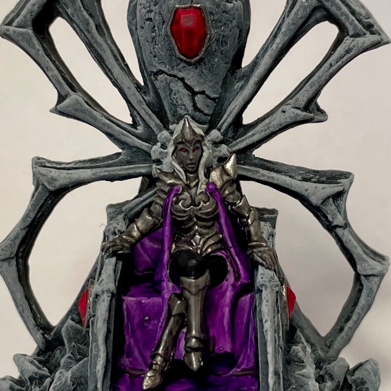 Dark Elf Drow Queen on Throne Hand-painted Miniature Scenery / D&D Dnd ...