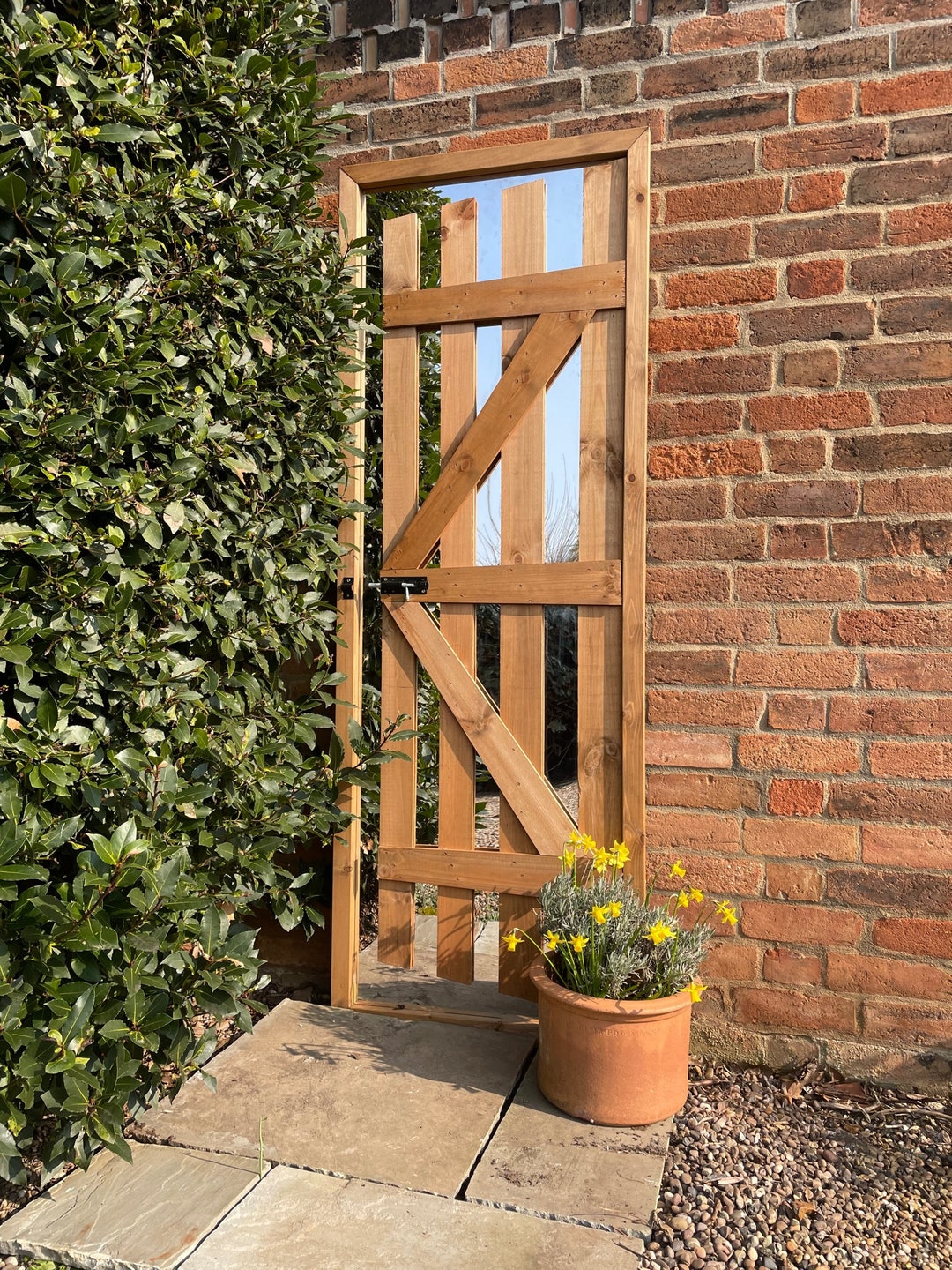 Parallax Slim Illusion Gate Ajar - Etsy