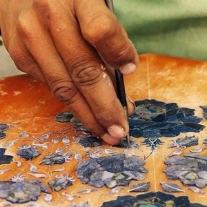 Black Round Inlay Table Top Marble Semi Precious Floral Mop Stone ...