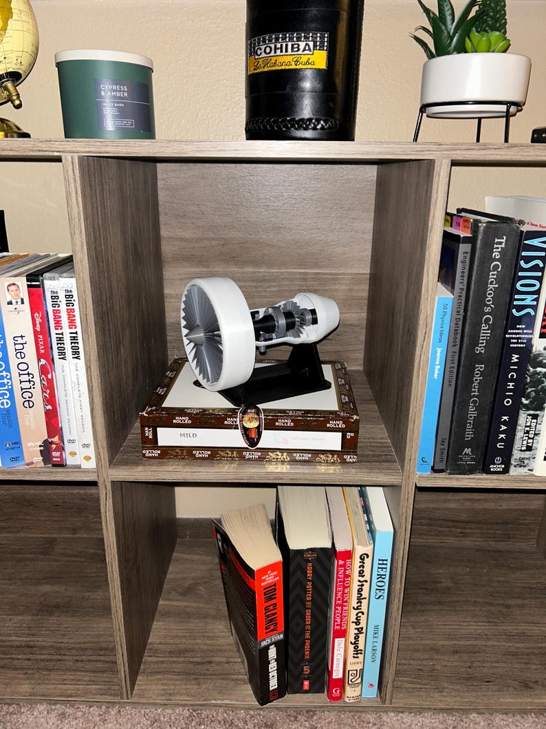 Turbofan Jet Engine Display | Spinning Aircraft Engine Scale Model With ...