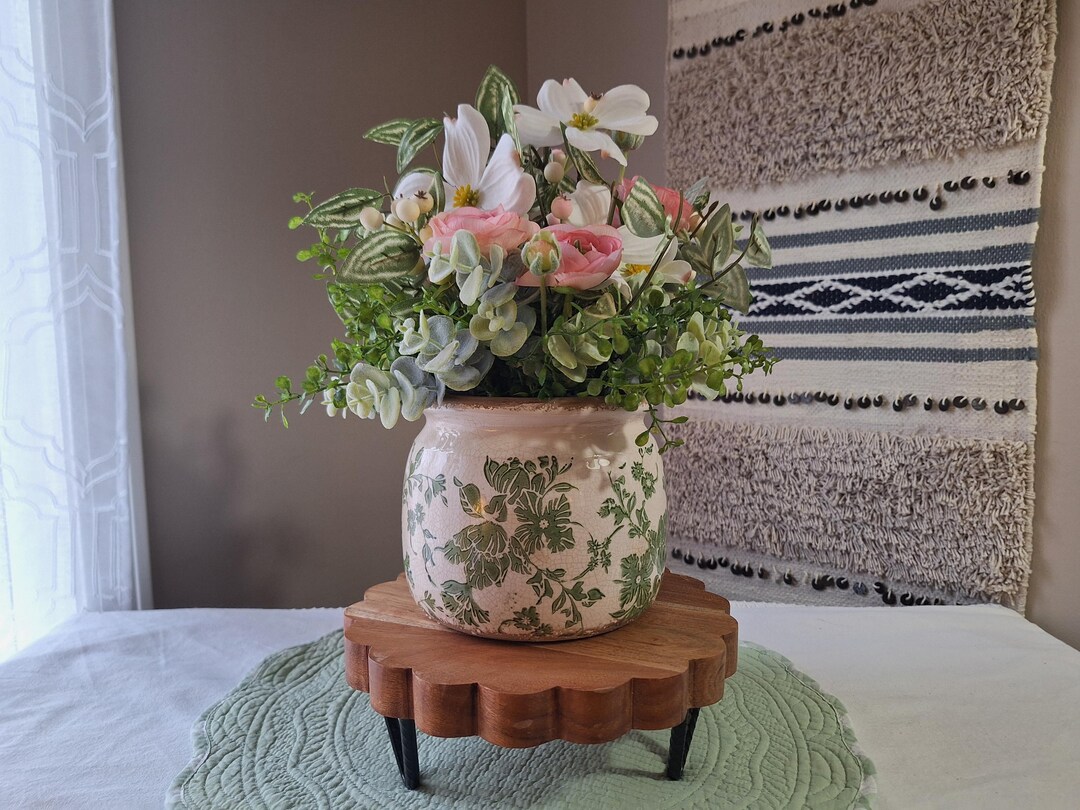 Spring Cottage Floral Centerpiece With Decorative Vase Spring Home ...