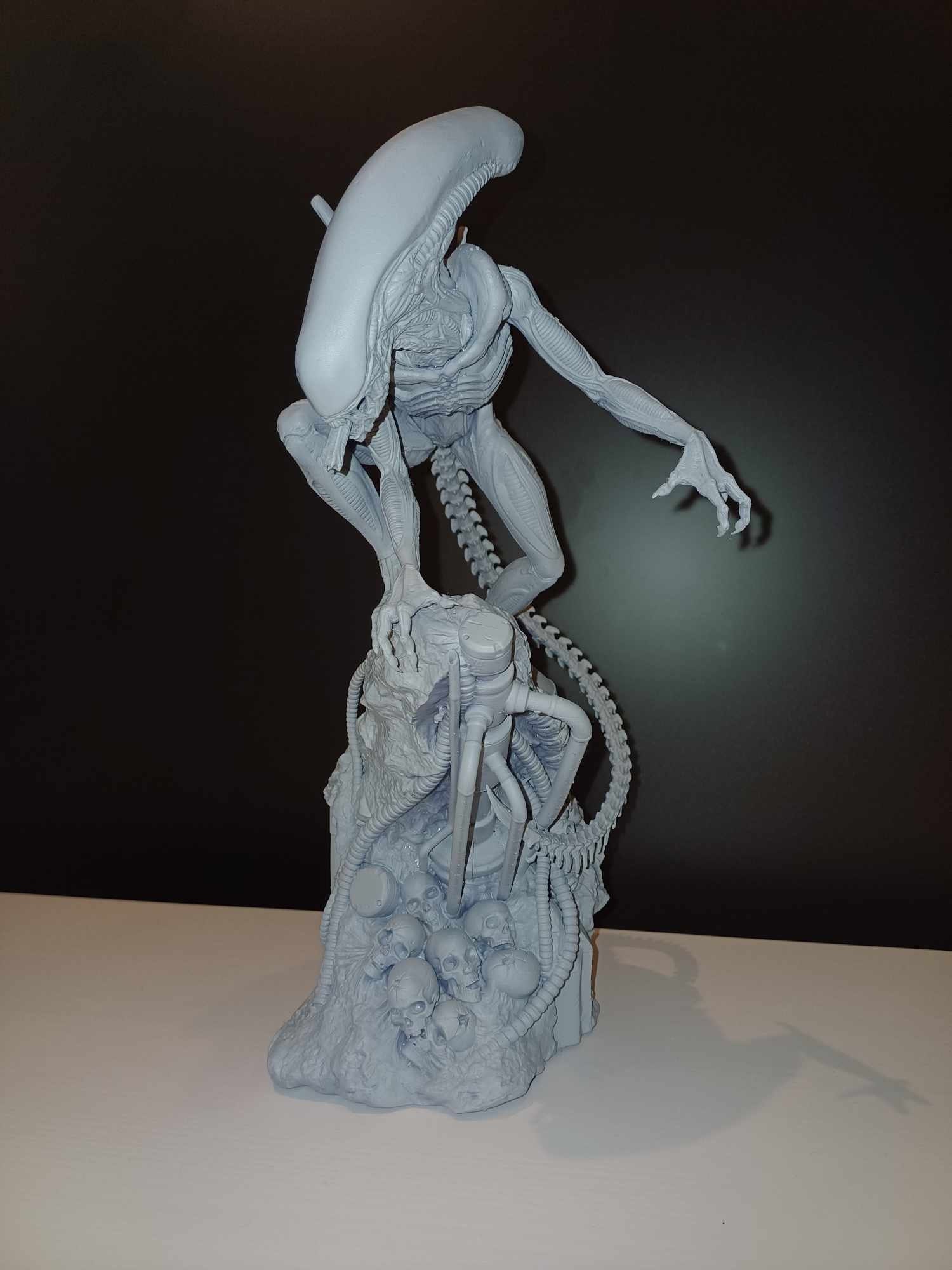 Xenomorph Alien Statue Unpainted Alien Fan Art Horror Resin Statue ...