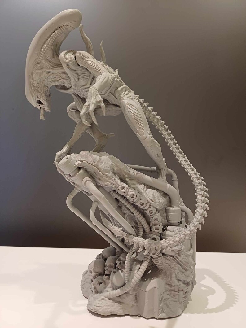 Xenomorph Alien Statue Unpainted Alien Fan Art Horror Resin Statue ...