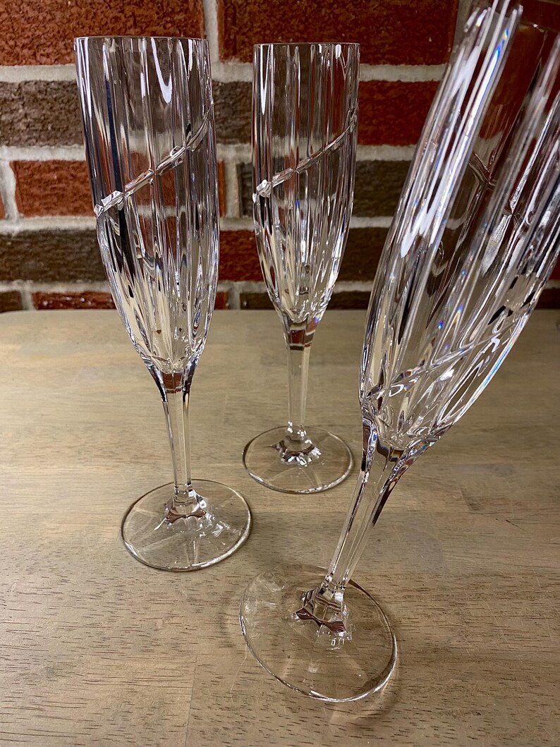 Mikasa Vintage Uptown Crystal Swirl Cut Champagne Flutes 9.5" Tall Set ...