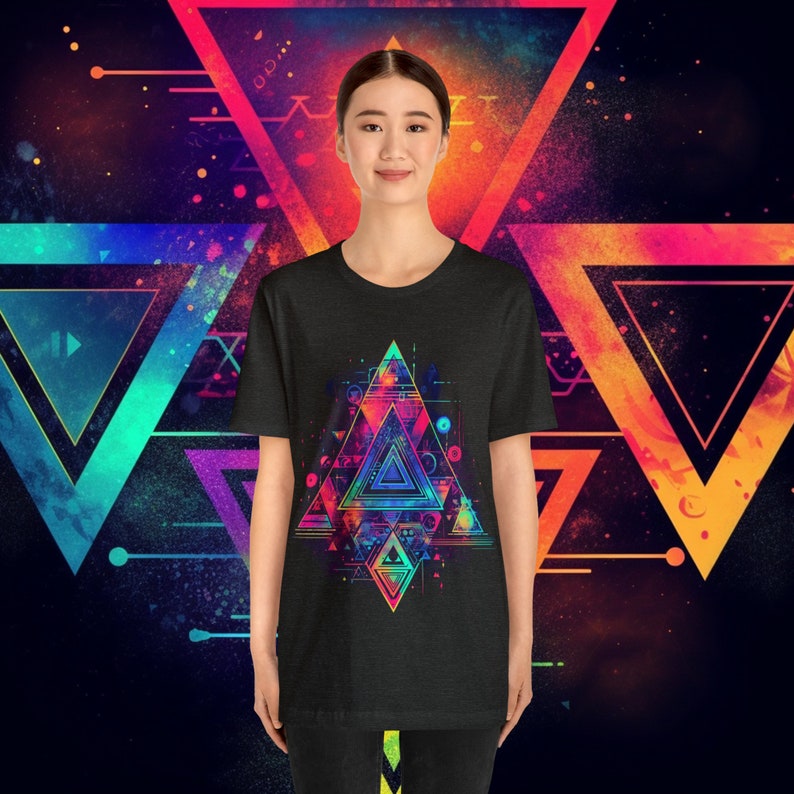 Psychedelic Pyramid Tshirt, Trippy Futuristic Egyption Art T-shirt ...