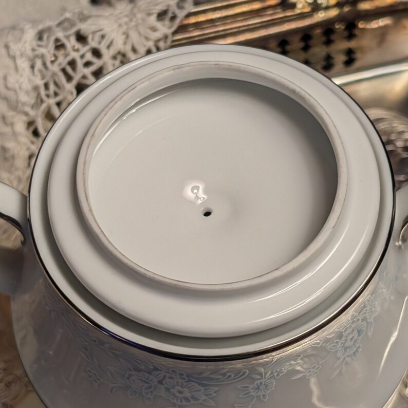 RARE 2630 Vintage Kenmark Wisteria Cream and Lidded Sugar Bowl Fine ...