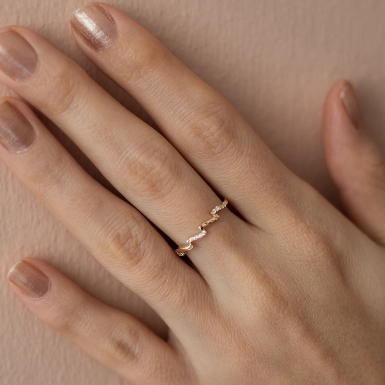 Gold Parallel Pattern Ring Minimalist Stone Ring Modern Gold Band ...