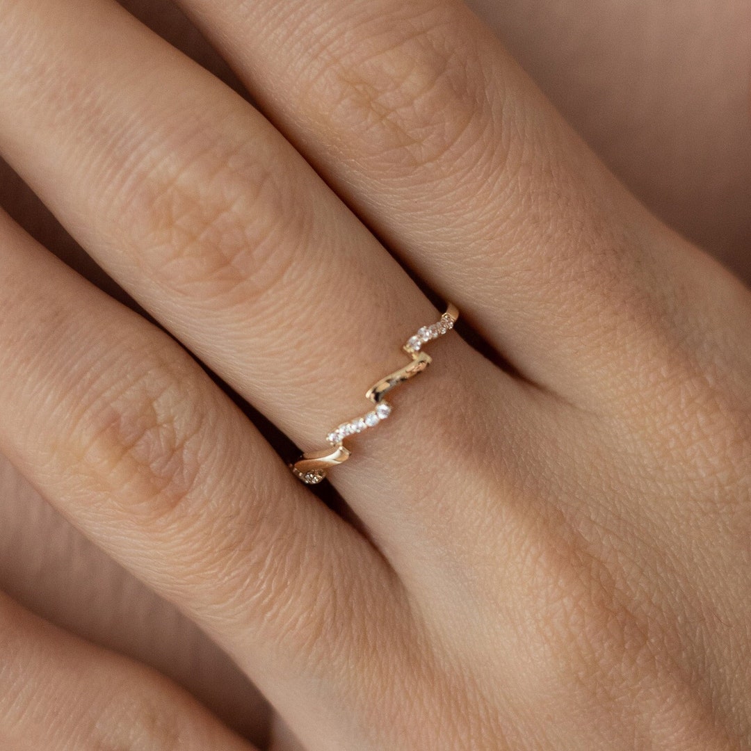 Gold Parallel Pattern Ring Minimalist Stone Ring Modern Gold Band ...