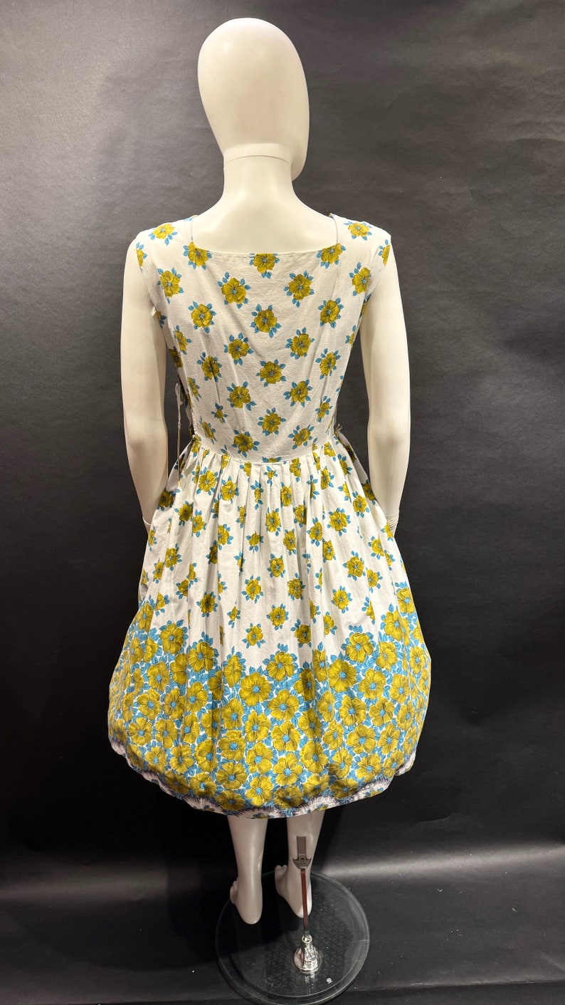 Really Sweet 1950s Border Print Day Dress - Etsy