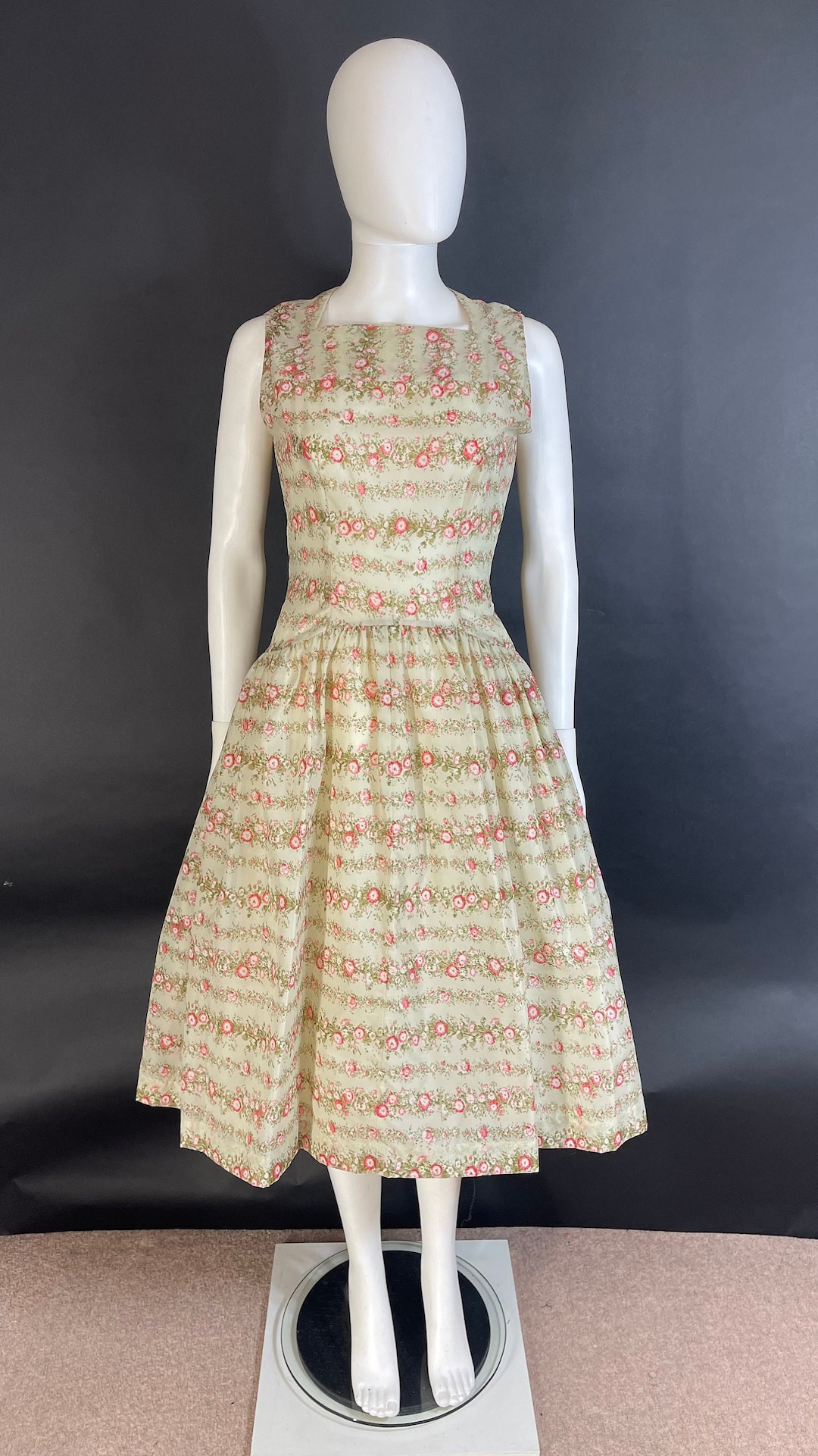 Really Pretty 1950s Day Dress - Etsy