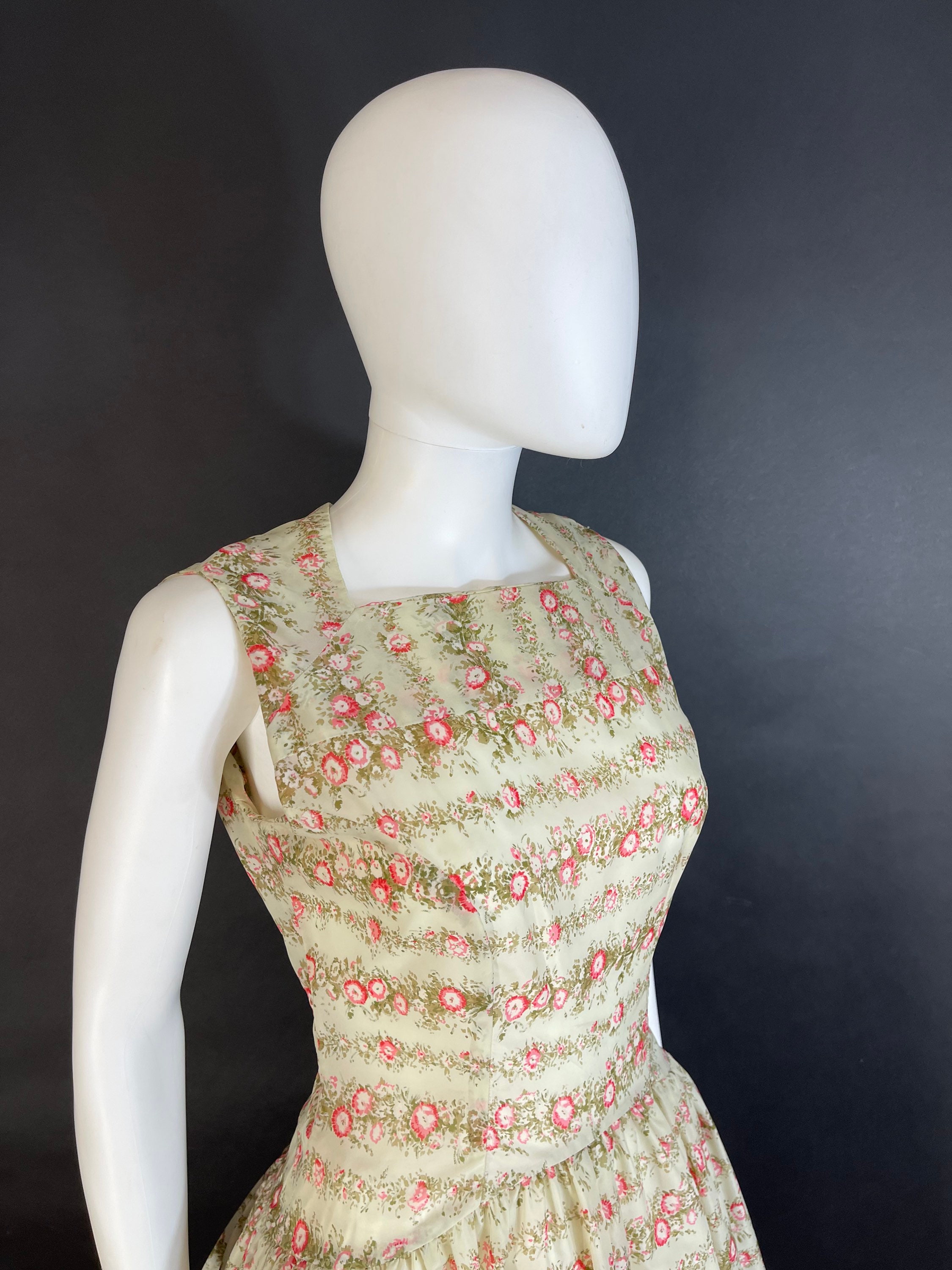 Really Pretty 1950s Day Dress - Etsy