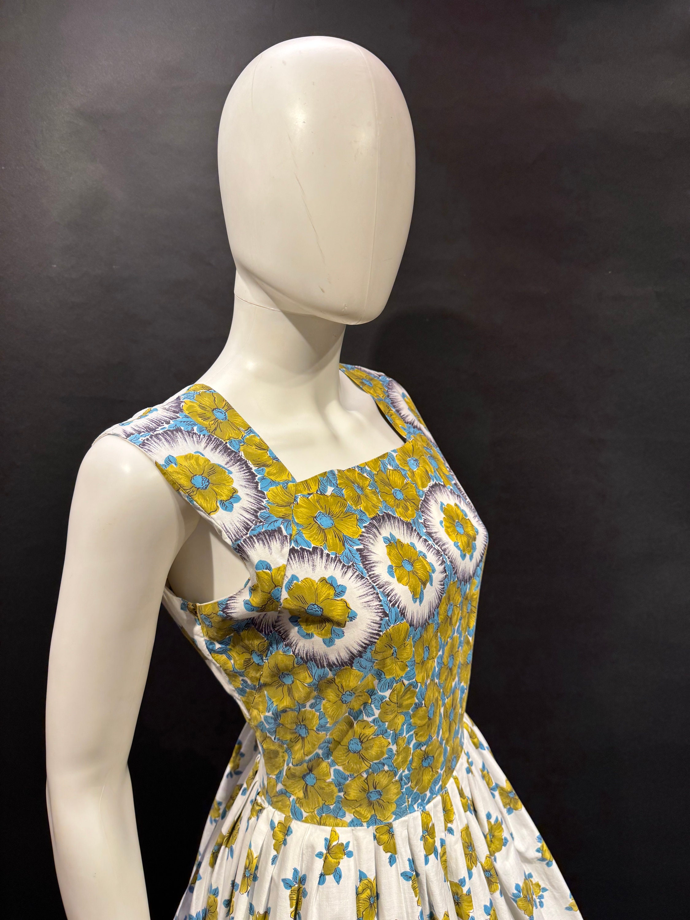 Really Sweet 1950s Border Print Day Dress - Etsy