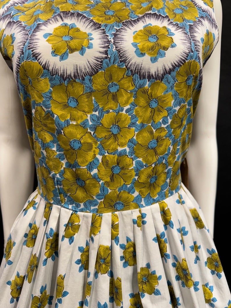 Really Sweet 1950s Border Print Day Dress - Etsy