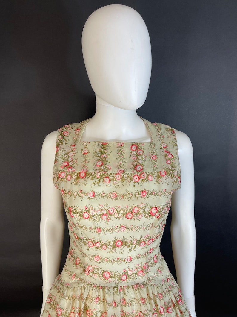 Really Pretty 1950s Day Dress - Etsy
