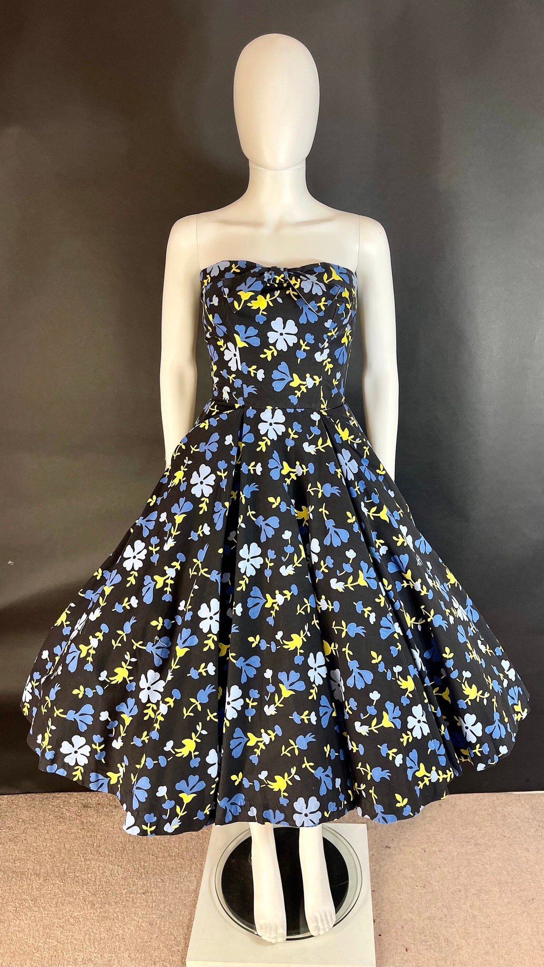 OUTSTANDING 1950s “horrockses” Full Circle Dress - Etsy