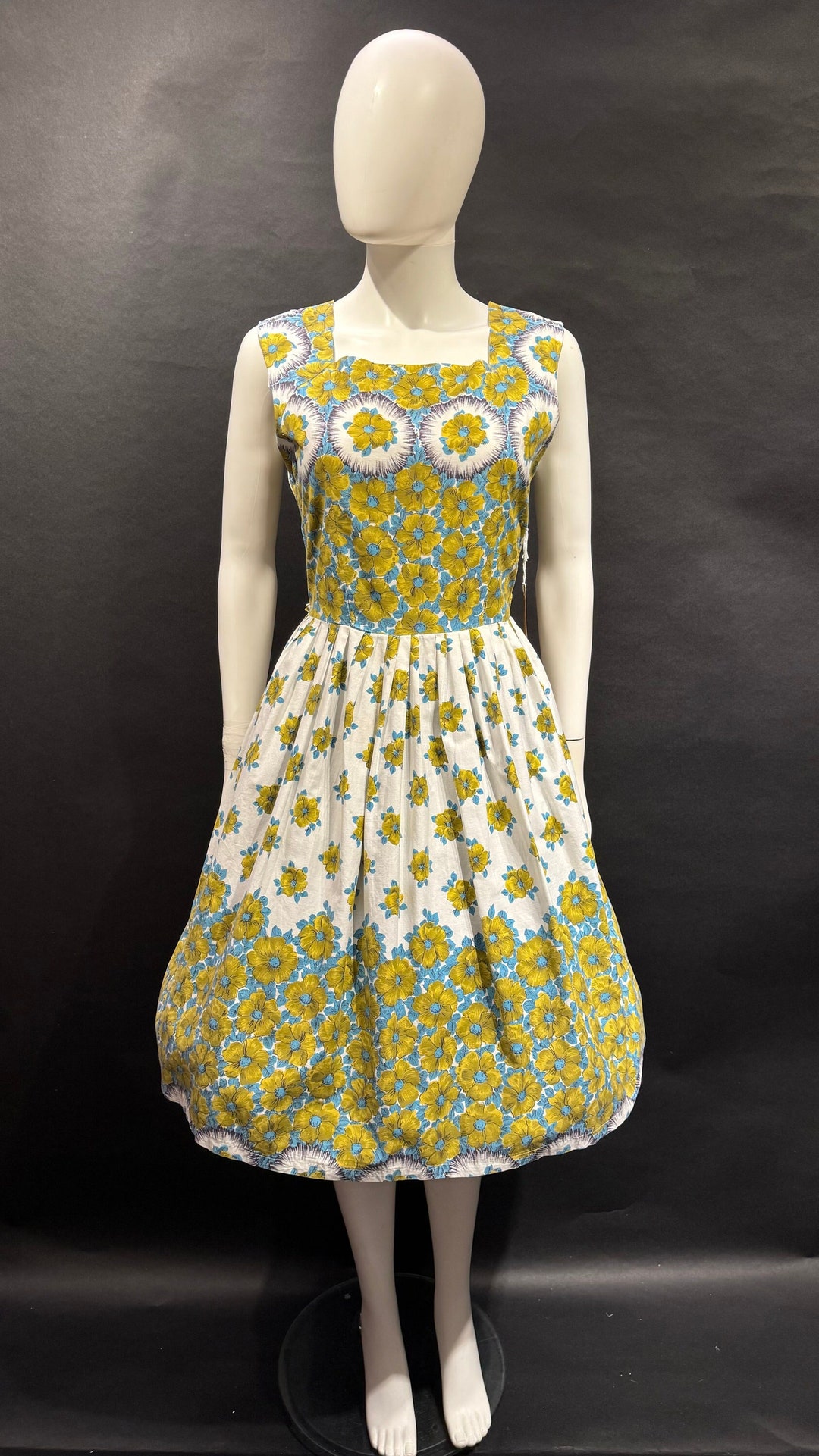 Really Sweet 1950s Border Print Day Dress - Etsy
