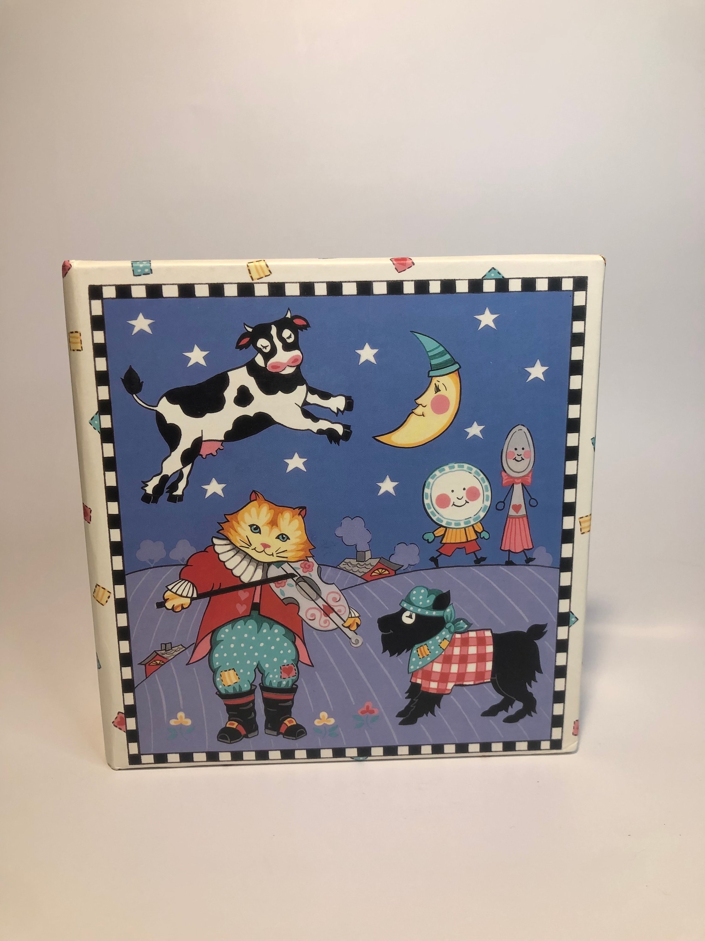 Hey Diddle Diddle, Cat and Fiddle, Cow Jumped Over the Moon Nursey ...