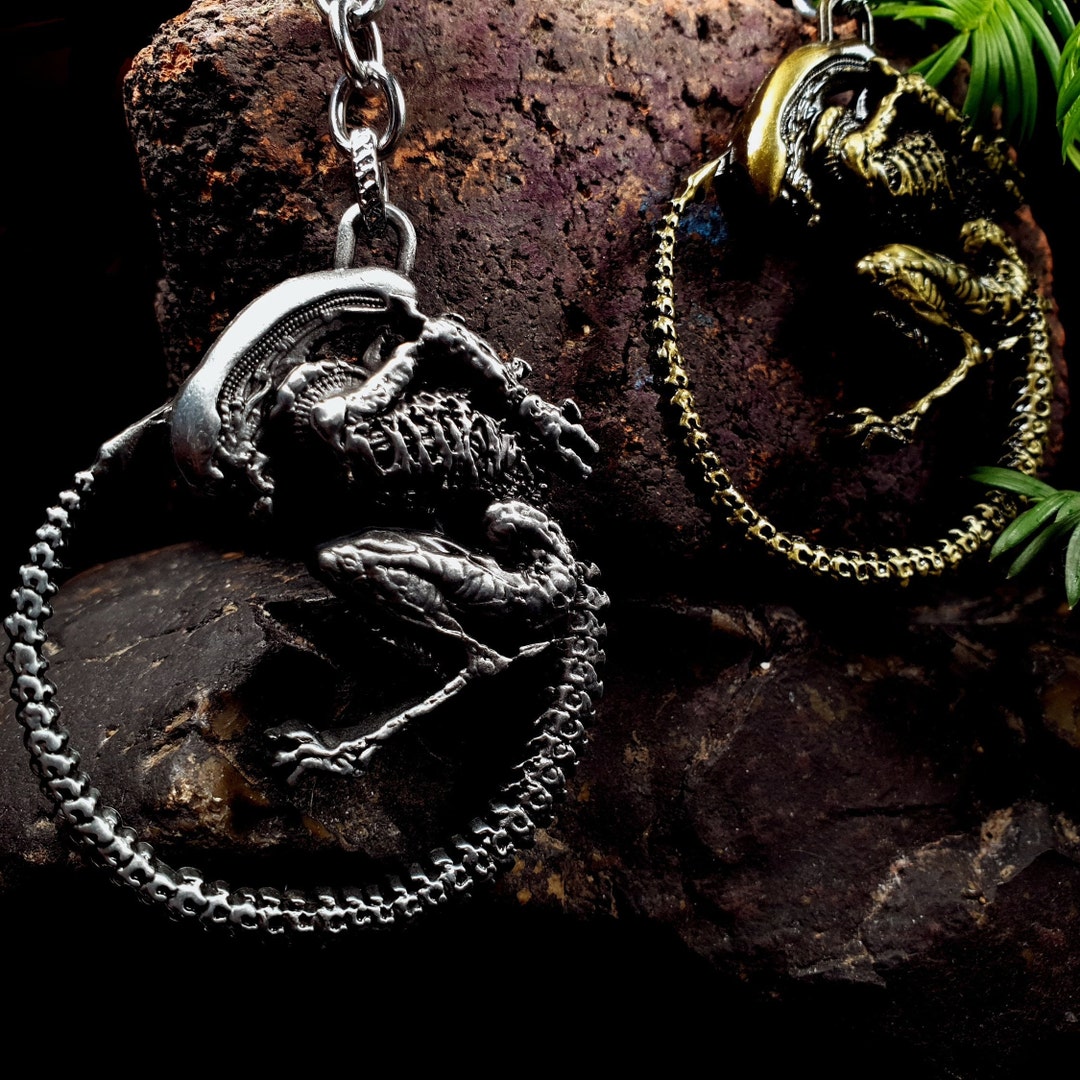 Alien Xenomorph Keychain / Alien Movie Keyring / Alien Vs Predator ...